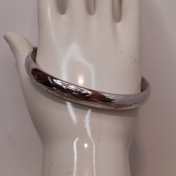 Monet Jewelry Monet Etched Silver Tone Hinged Bangle Bracelet